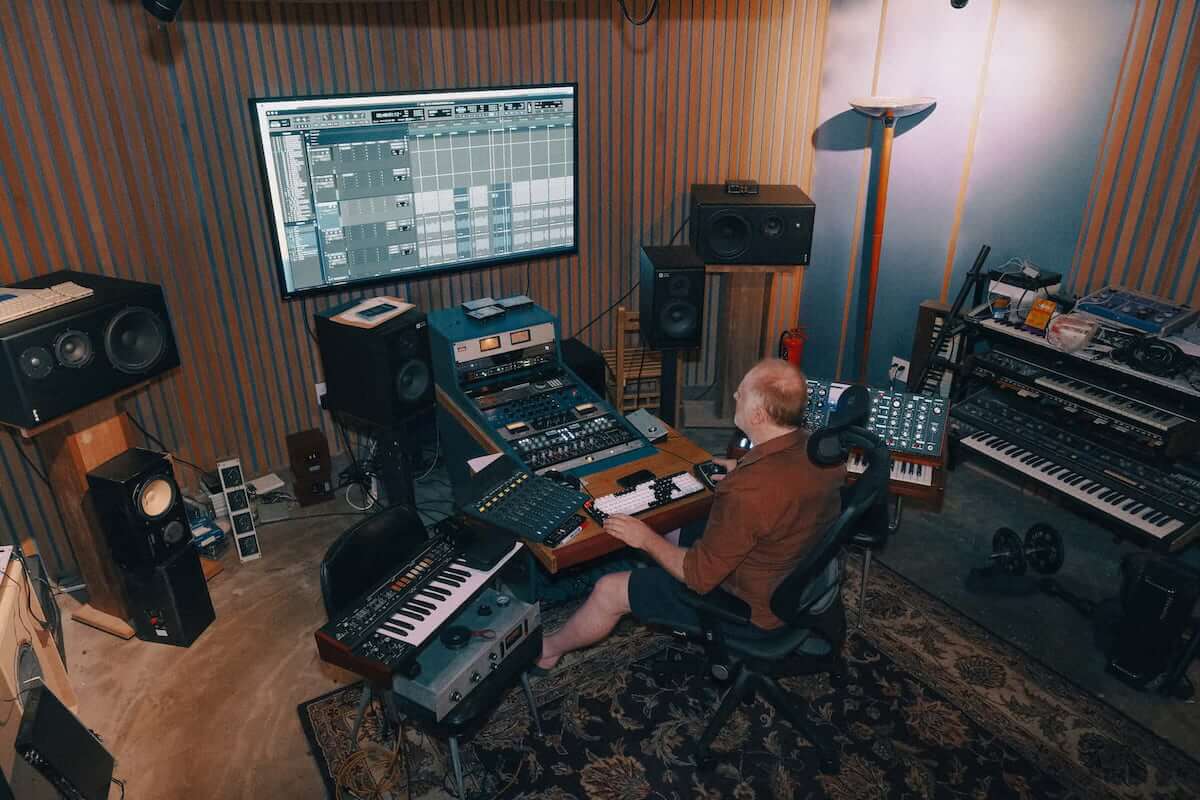 玉成戲院錄音室主理人Andy Baker——追求理想的聲音，我把老戲院蓋成一座聲音的王國 - VERSE